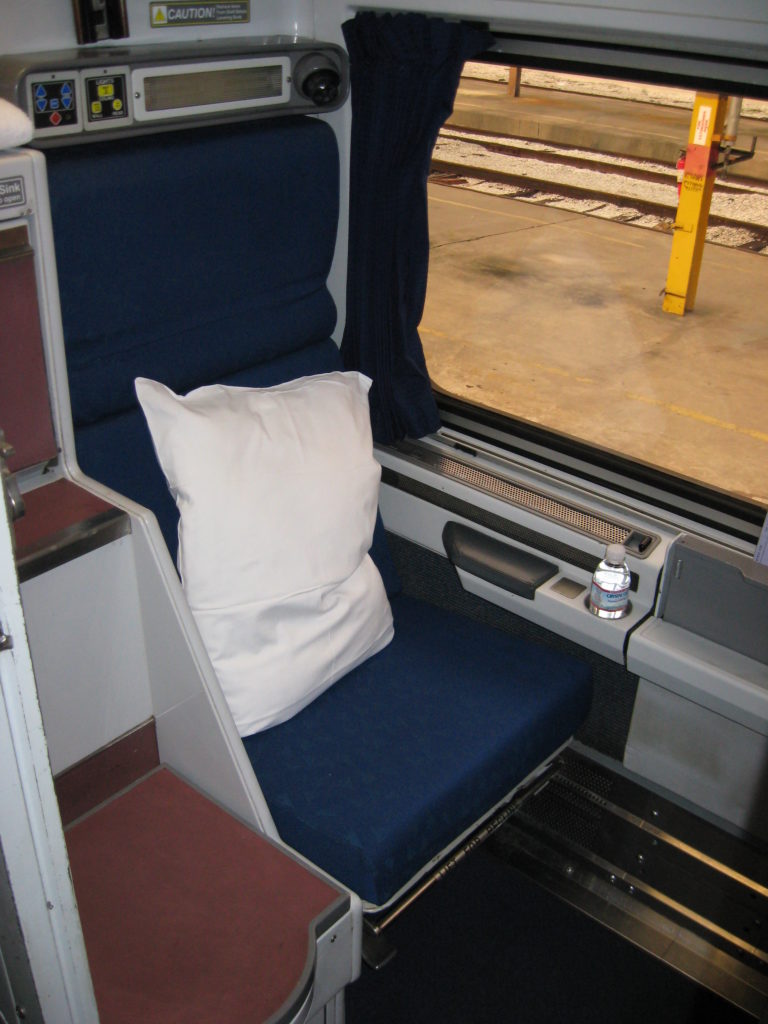 Viewliner Sleepers Have Real Pluses. - TRAINS & TRAVEL WITH JIM LOOMIS